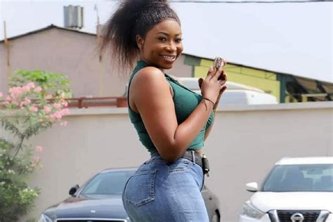 Khady Touré A Un Mari De Nuit Il Est Très Jaloux Lanimatrice Au Cœur Dun Scandale Sur La