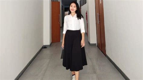 Cewek Manado Keisya Aprillia Akay Memberi Diri Melayani Tamborin Di Gereja Id