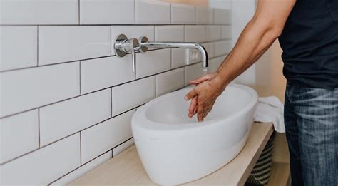 Как установить смеситель в столешницу в ванной - 80 фото