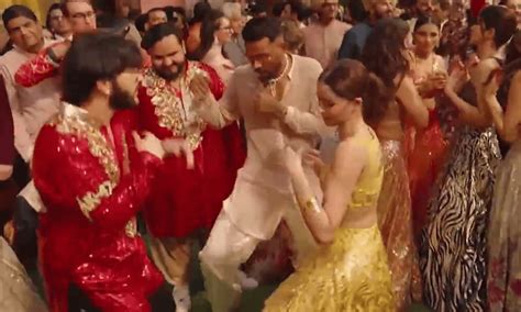 Video Hardik Pandya And Ananya Pandey Seen Grooving During Anant