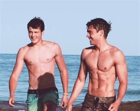 The Men Of Hollywood Zac Efron Mr Six Pack Abs And His Brother