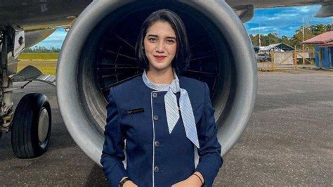 Pramugari Pesawat Presiden Serda Adhini Dianggap Netizen Terlalu Cantik Jadi Tentara Tribun