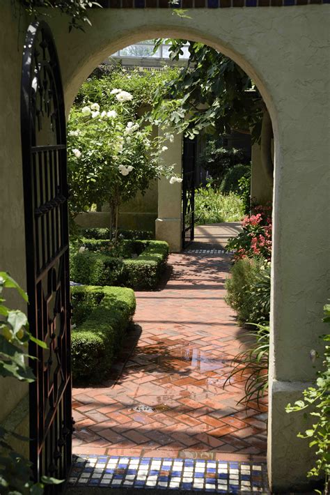 Arch Passage Shutterbug