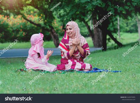 1 Imágenes Fotos De Stock Objetos En 3d Y Vectores Sobre Mom Duaa