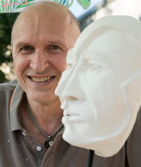 Saint Jean De Maurienne Anje Sevy Expose Avec Humilité Au Centre