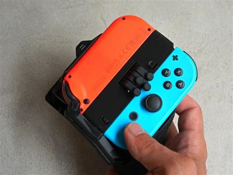 This Joy Con Adapter Lets You Play Nintendo Switch With One Hand