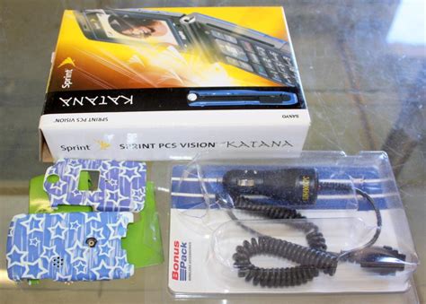Sprint Sanyo Flip Phone W Covers And Charger