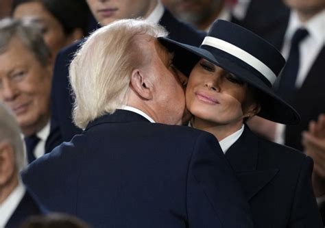 מלניה טראמפ מככבת בהשבעה המראה שכולם מדברים עליו Tmi