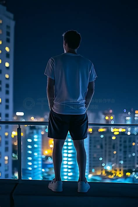 夜景人像ai数字艺术 夜景人像现代简约风格夜晚城市夜景阳台人物背影商业照片 Ai人像免费下载png格式896像素编号71843940 千图网