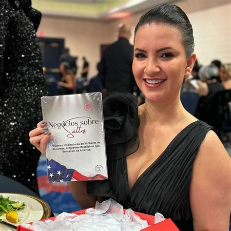 Orlando Drª Stefannia Ezzi Conta Sua História De Sucesso Como Coautora Do Livro Negócios Sobre