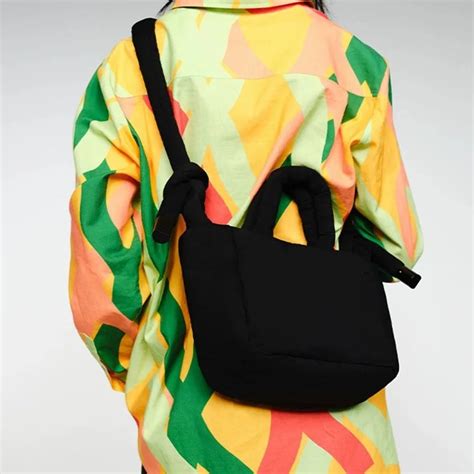 Stylish Black Padded Shoulder Bag For Women On Luulla