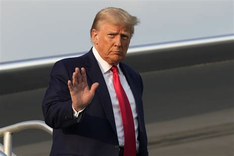 Donald Trump Turns Himself Into Georgia Jail To Have Mugshot Taken Over