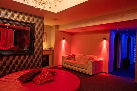 10 Things To Know About Swingers Clubs