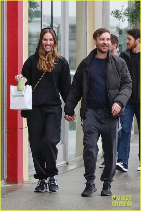 Tobey Maguire And Girlfriend Tatiana Dieteman Cant Stop Laughing During