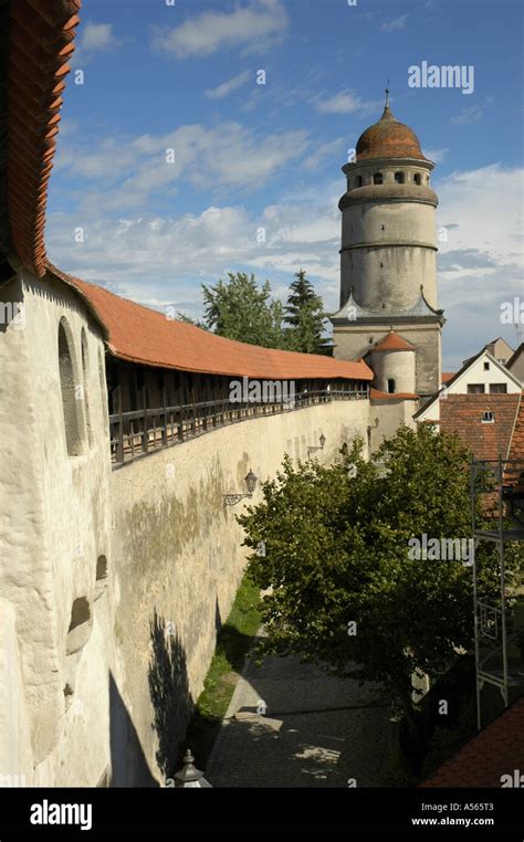 Noerdlingen Stadtmauer Fotos Und Bildmaterial In Hoher Auflösung Alamy