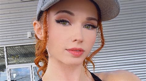 Amouranth Joins Twitch Exodus With Massive Kick Deal