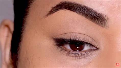 How To Create Stunning Eyeliner Looks For Hooded Eyes Upstyle