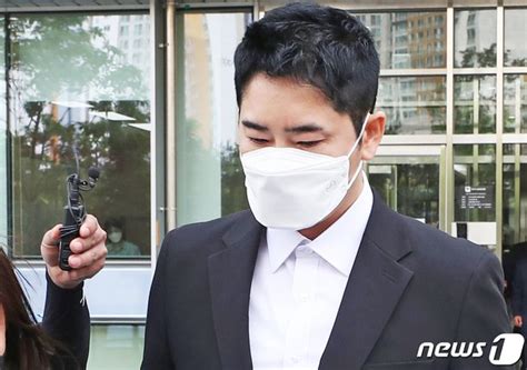 Kang Ji Hwan 2nd Trial On Sexual Assault Charges Prosecution Sentences To Three Years