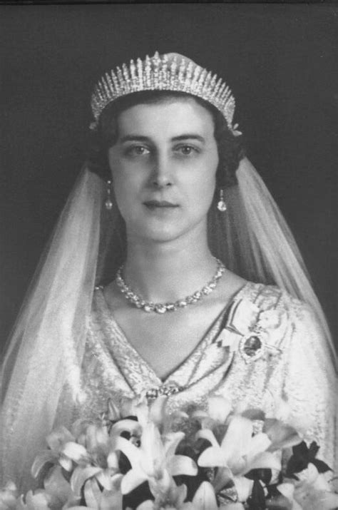 Pin By Rosnatalie Abuda On Queen Natalia Chic Vintage Bride Royal Wedding Dress Royal Jewels