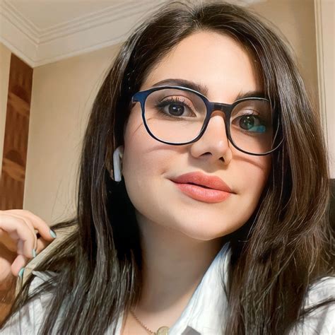 Shaqayeq Moein Secretary And Ceo Official Manager Khavar Sepiran Xing