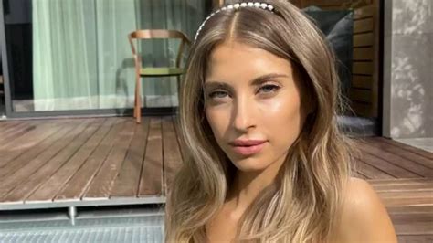 Nach Playboy Ankündigung Cathy Hummels Lässt Schon Jetzt Die Hüllen