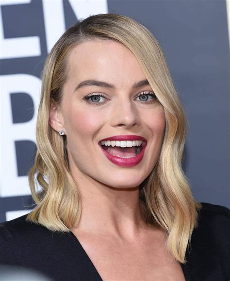 Margot Robbie Golden Globe Awards 2018 • Celebmafia