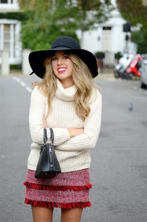 Blonde Mery Red Skirt