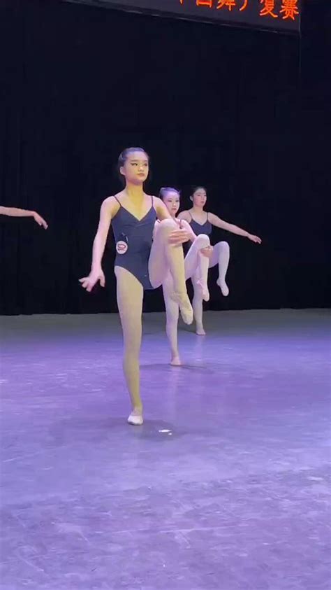 舞蹈生练功现场 舞蹈生 艺考生 一字马 舞蹈生 艺考生 一字马 舞蹈生摄影 Mrjhcj