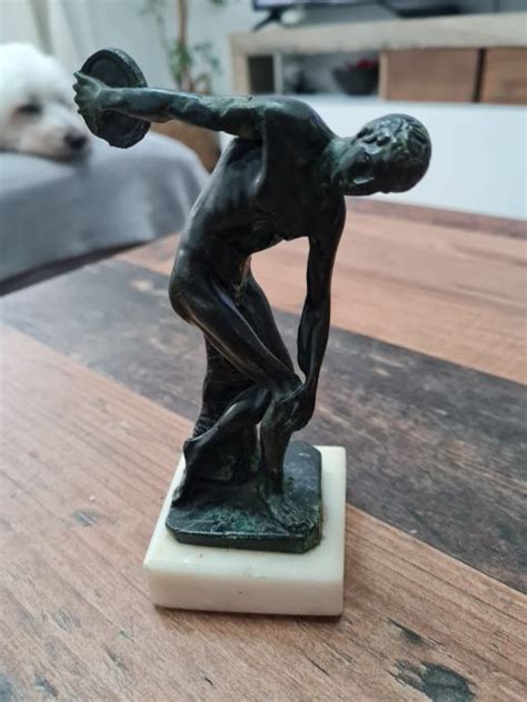 Stara Skulptura Bacač Diska