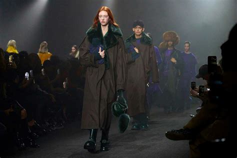 Daniel Lees Burberry Isnt Classic Its Chaotic Cutting Edge