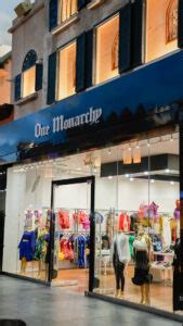 One Monarchy Womens Miracle Mile Shops