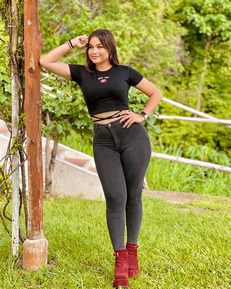 Salma Flores Foto 15717 Profile Rate