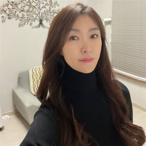 장미진 Luvjjang • Threads Say More