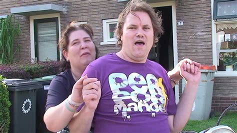 Met Romana Op De Scooter Zanger Rinus Song Lyrics Music Videos