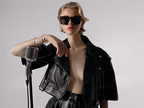 Γιατί το Wing Bangle του οίκου Kassis είναι το ιδανικό κόσμημα Marie