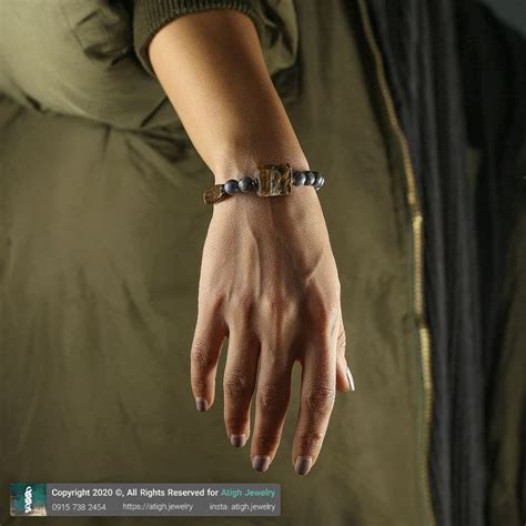 دستبند چشم ببر راف بازی نور عالی، سرپنتین طوسی مات و عقیق شجری بیضی