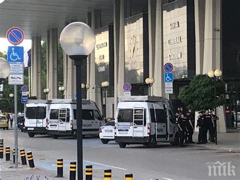 ПЪРВО В ПИК Сигнал за бомба на Централна гара част от сградата е отцепена Информационна