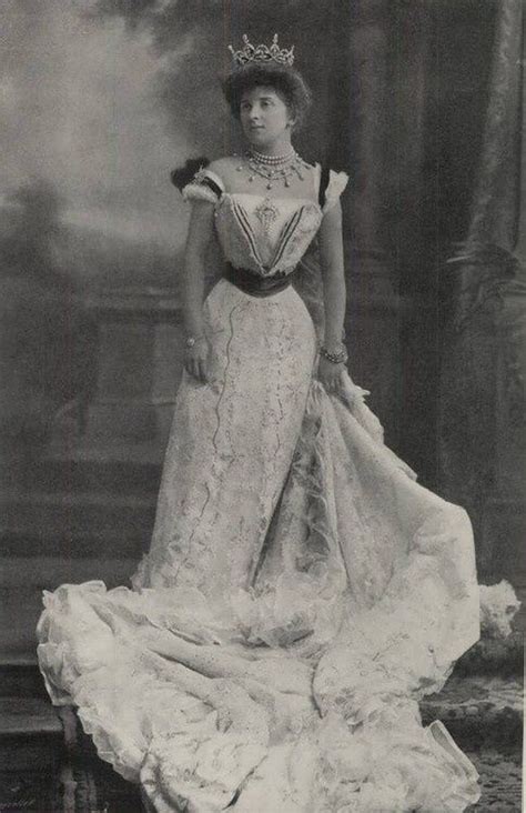 A Clearer Image Of Almina Countess Of Carnarvonwearing Her Boucheron