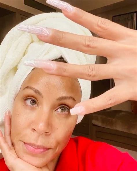 Jada Pinkett Smiths Home Workout Is A Real Drag Literally And She