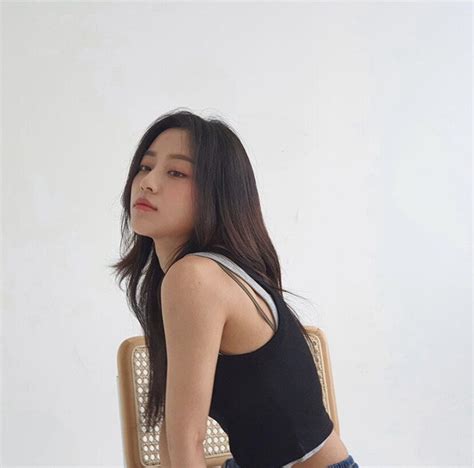 교무실 여고딩으로 유명한 배우 강민아