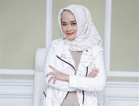 30 Menit Weekend Bersama Pengusaha Hj Ashfa Khoirun Nisa` S Pd I M