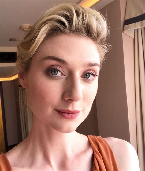 Elizabeth Debicki Doing Press In La On June 12 2019 Short Hair Back