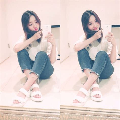 Moon Sua Feet