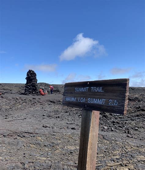 Hiking Mauna Loa Trail — Kenjisaito