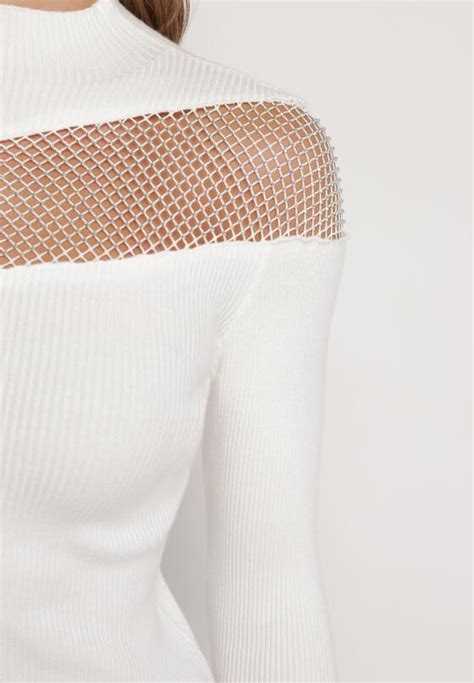 Biały Sweterkowy Golf Z Błyszczącą Siateczką Na Dekolcie Nutemia Born2be