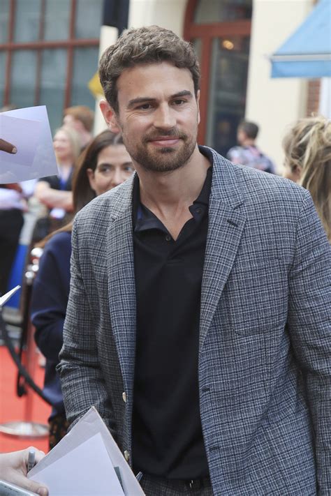 Aubrey Plaza On Theo Jamess Nude Scene In The White Lotus