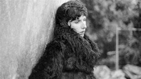 Flood Aldous Harding Announces New Album “train On The Island ” Sings