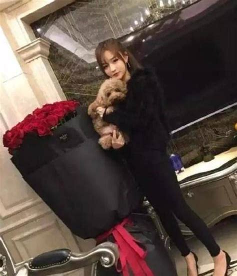 网红女主播雪梨被封杀！雪梨助播团队开新账号直播，3天涨粉70万 搜狐大视野 搜狐新闻