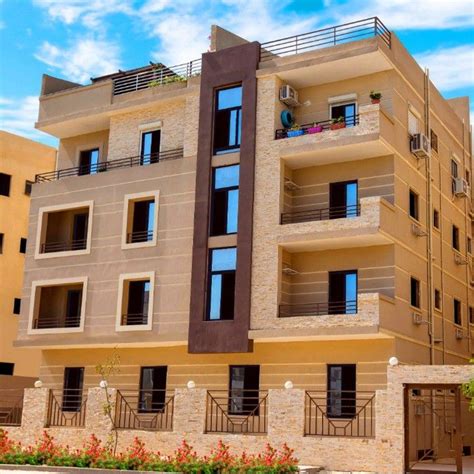 ‏شقه في الشروق ٣ غرف مساحه كبيره ومعاها جنينه في عماره ساكنه متوصلها العداد وكل المرافق نص تشطيب