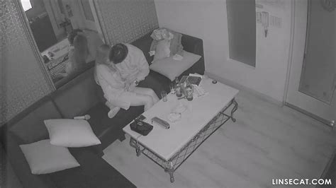 독점 영상 2024년 한국 노래방의 Ip 카메라가 해킹당했다 둔해 보이는 남자가 성욕을 드러냈다 아름다운 소녀들의 몸에 대한 호기심이 가득하다 그녀는 그가 그녀의